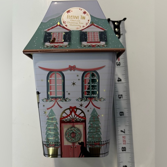 Aldi | Accents | Nwt Aldi Festive White Tin With Tree Shaped Gummies ...